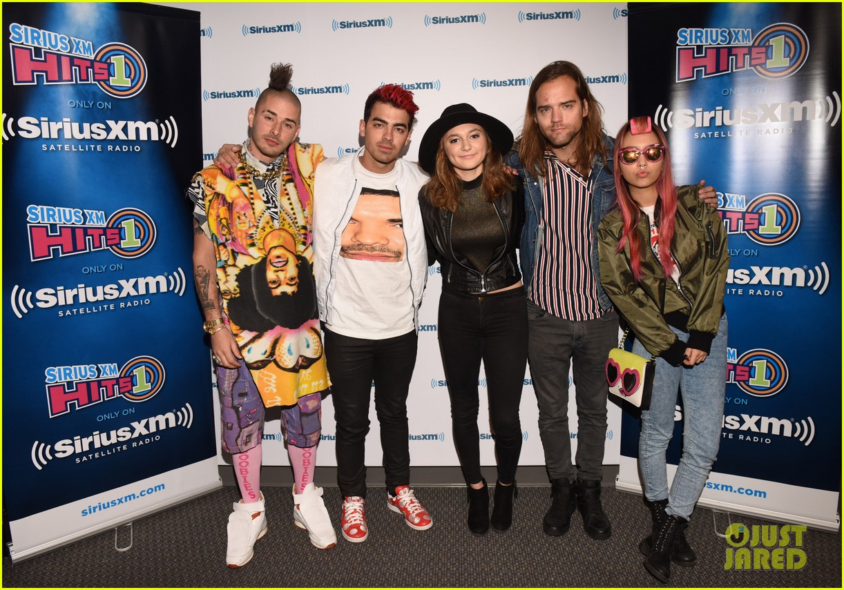 Hailee Steinfeld & DNCE Announce 'Rock Bottom' Song Collaboration ...