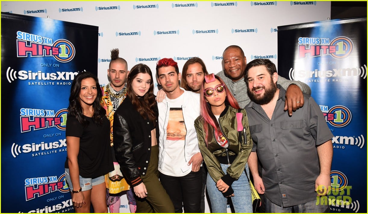Hailee Steinfeld & DNCE Announce 'Rock Bottom' Song Collaboration ...