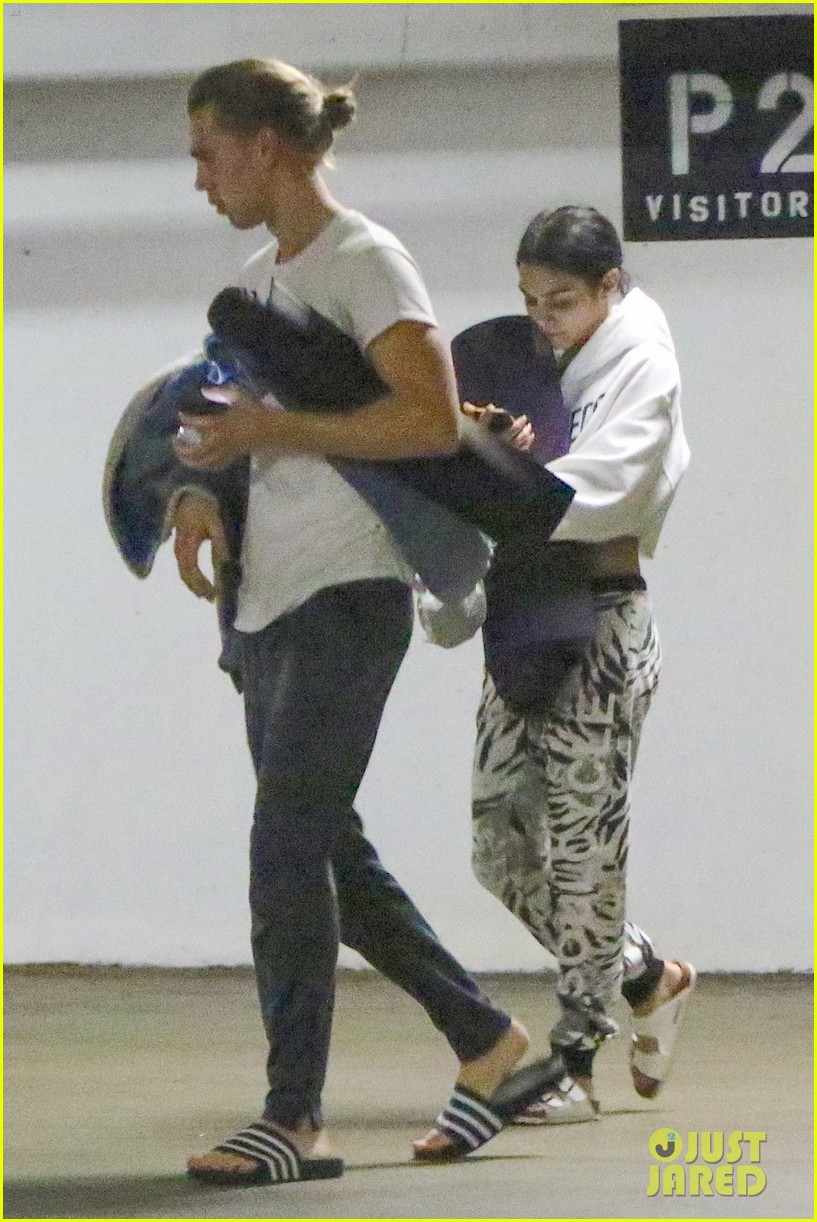 Vanessa Hudgens Takes a Yoga Class After 'Grease: Live' Show | Photo ...