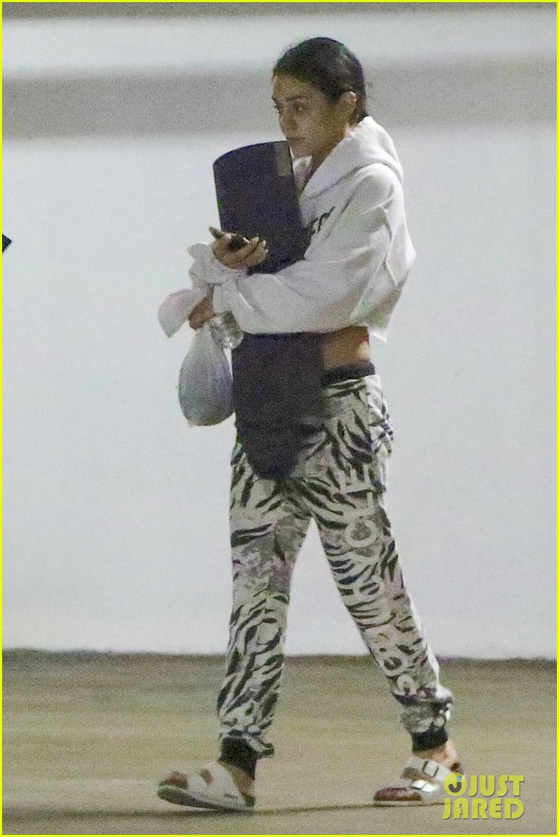 Vanessa Hudgens Takes a Yoga Class After 'Grease: Live' Show | Photo ...