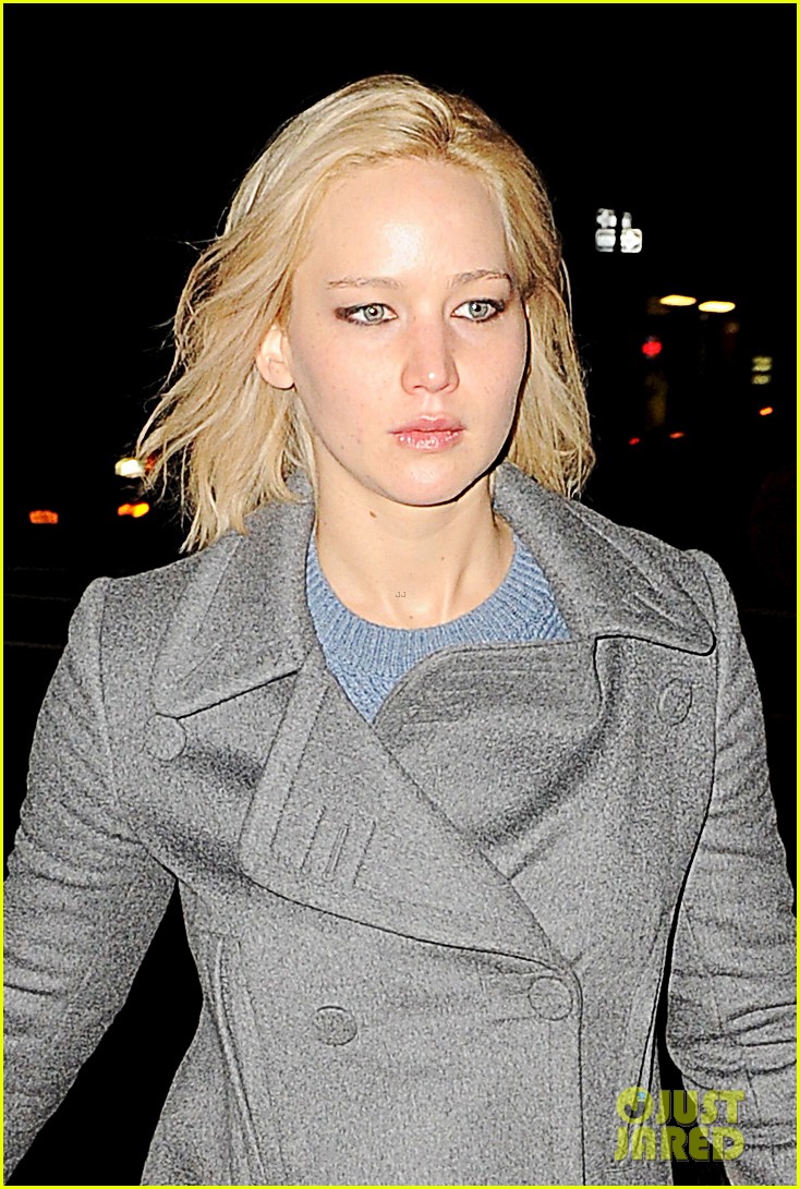 Jennifer Lawrence Braves the Cold After Dinner | Photo 930919 - Photo ...