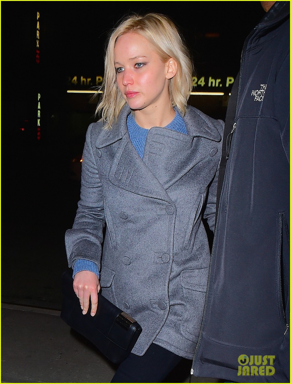 Jennifer Lawrence Braves the Cold After Dinner | Photo 930920 - Photo ...