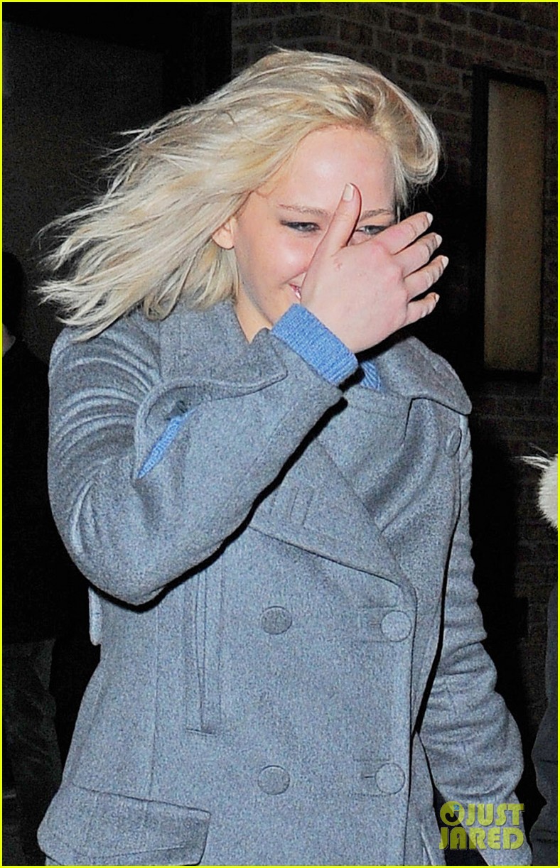 Jennifer Lawrence Braves the Cold After Dinner | Photo 930922 - Photo ...