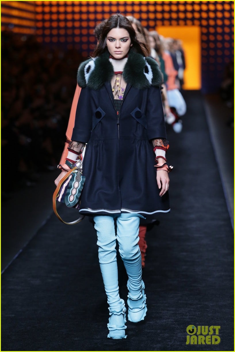 Kendall Jenner Smolders Her Way Down Fendi Runway in Milan | Photo ...