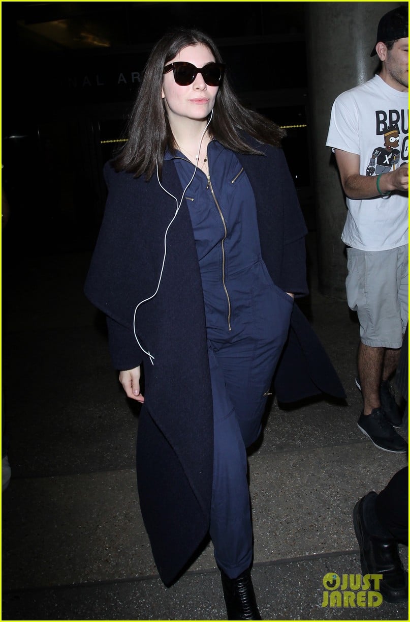 Lorde Admits She Was 'Nervous' Ahead of David Bowie Tribute at the BRIT ...