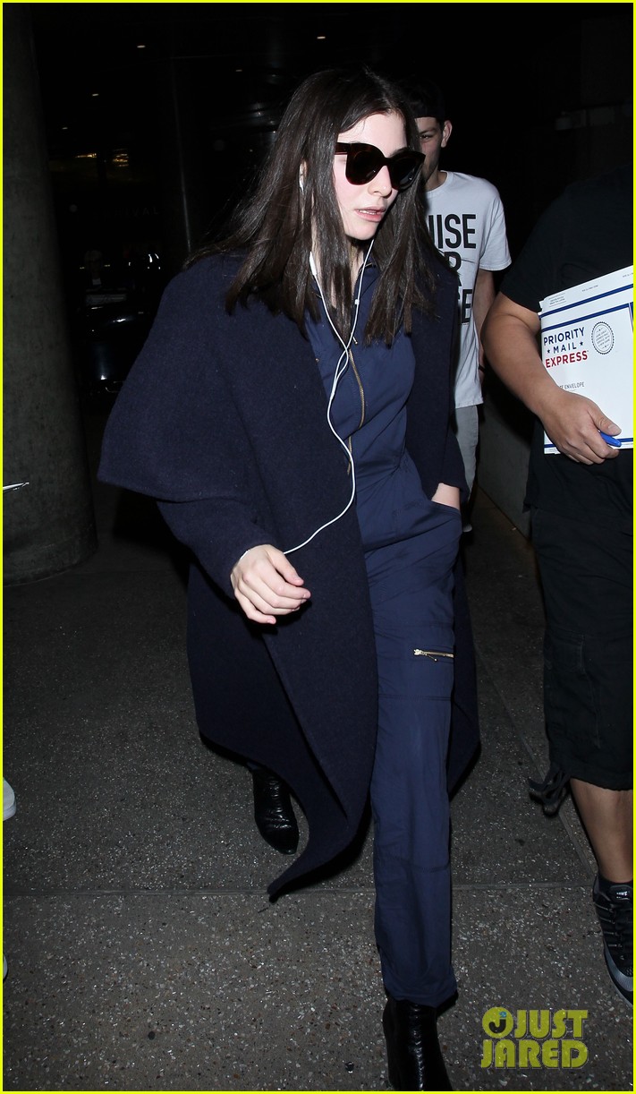 Lorde Admits She Was 'Nervous' Ahead of David Bowie Tribute at the BRIT ...