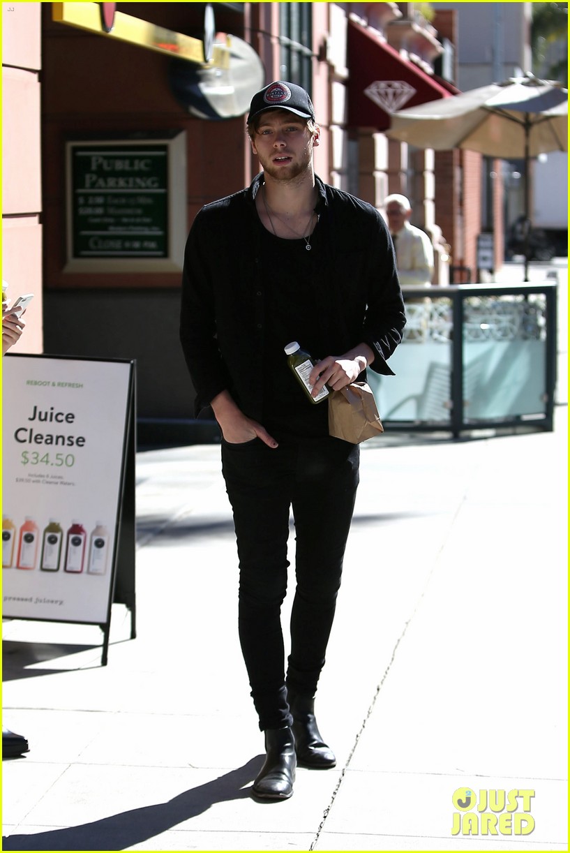 Luke Hemmings Really Really Loves 'Deadpool' | Photo 926215 - Photo ...