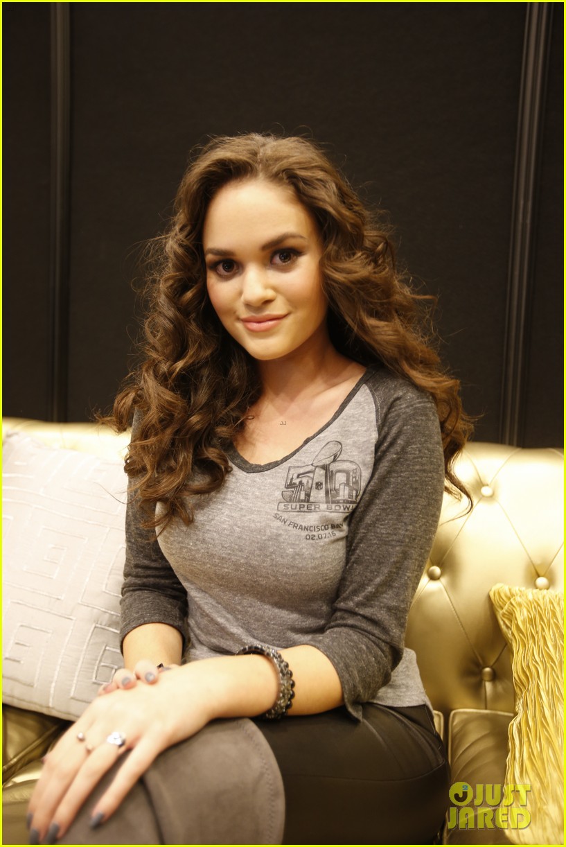 Madison Pettis Shows Off Her NFL Shirt Design With Kalin & Myles ...