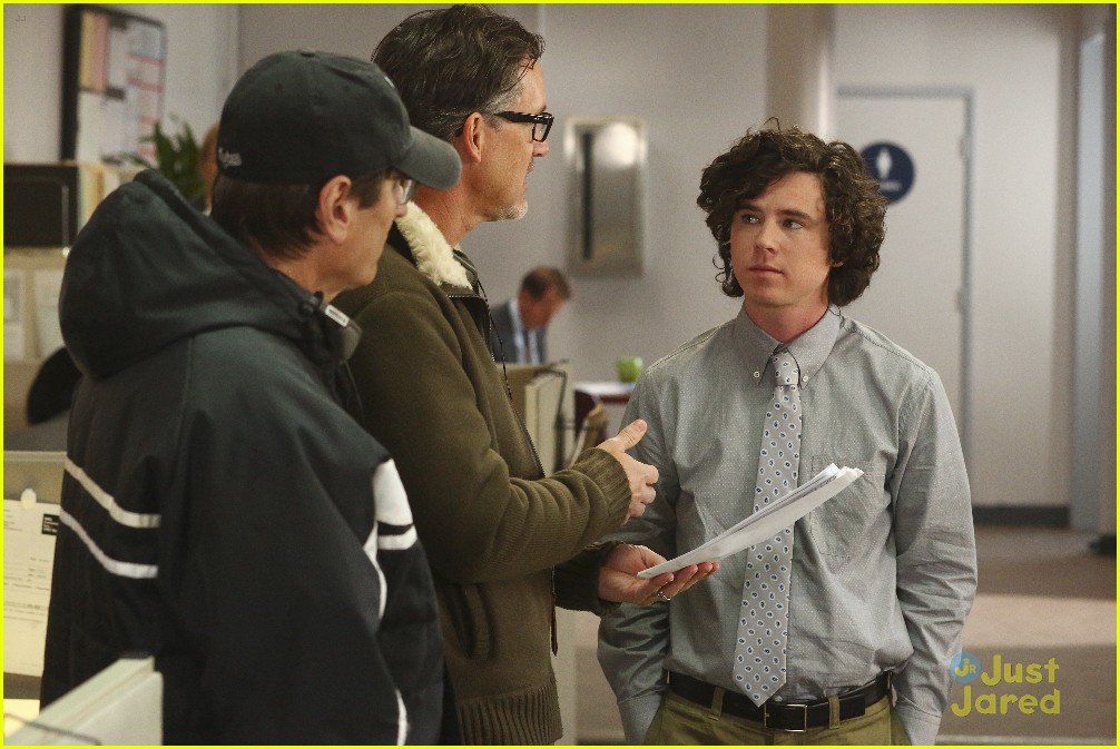 Axl Gets A Job On Tonight's 'The Middle' | Photo 926708 - Photo Gallery ...