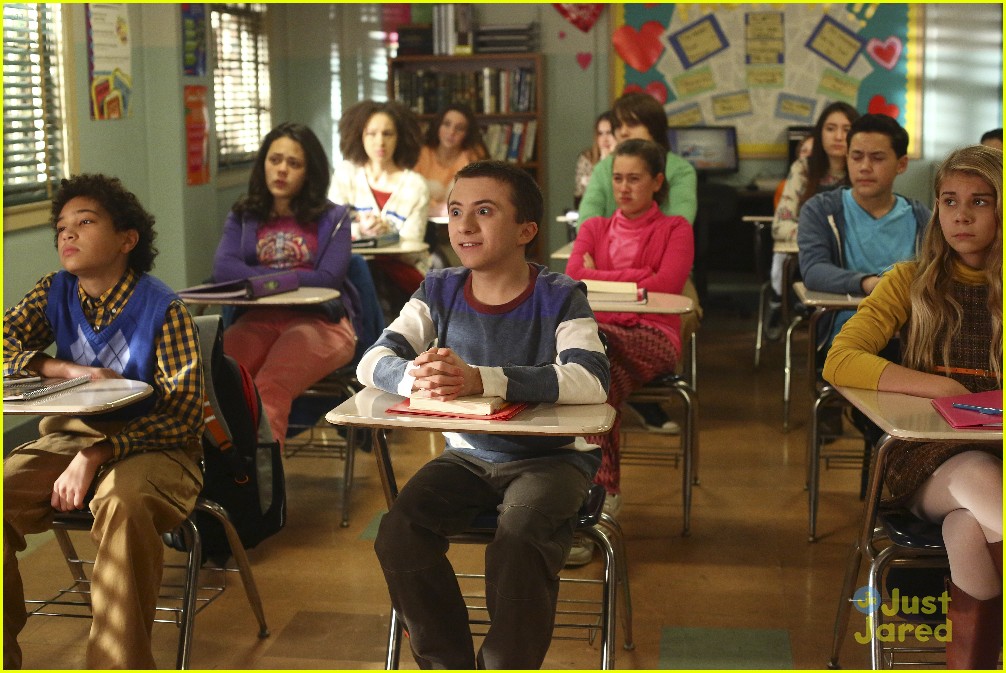 Axl Gets A Job On Tonight's 'The Middle' | Photo 926709 - Photo Gallery ...