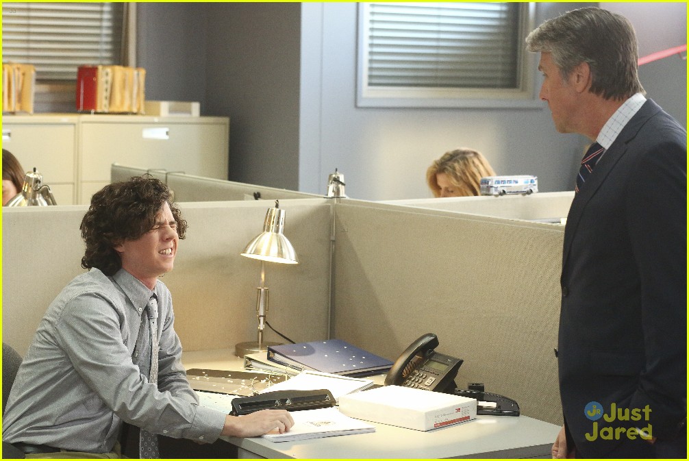 Axl Gets A Job On Tonight's 'The Middle' | Photo 926720 - Photo Gallery ...