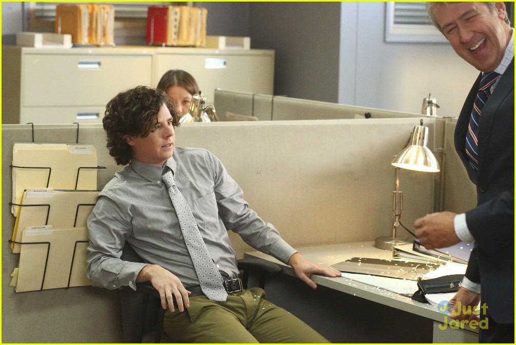 Axl Gets A Job On Tonight's 'The Middle' | Photo 926721 - Photo Gallery ...