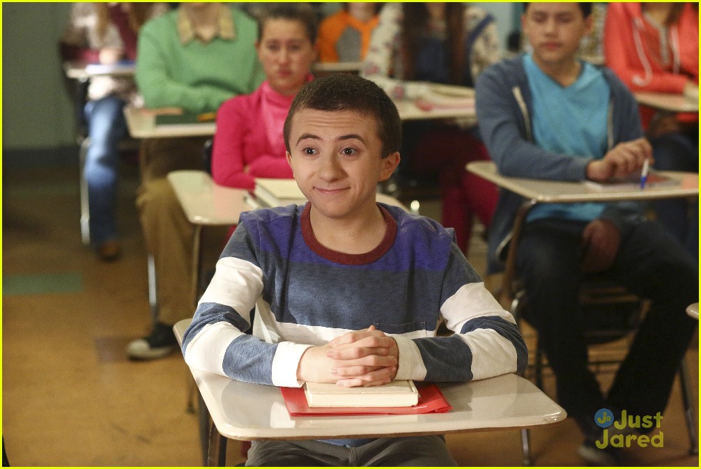 Axl Gets A Job On Tonight's 'The Middle' | Photo 926725 - Photo Gallery ...