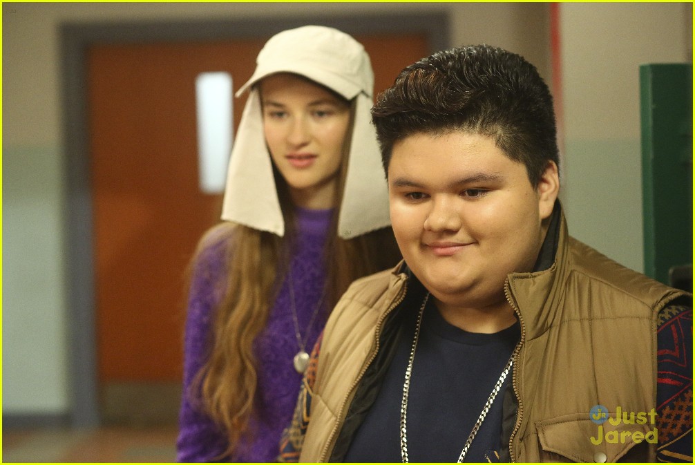 Axl Gets A Job On Tonight's 'The Middle' | Photo 926728 - Photo Gallery ...