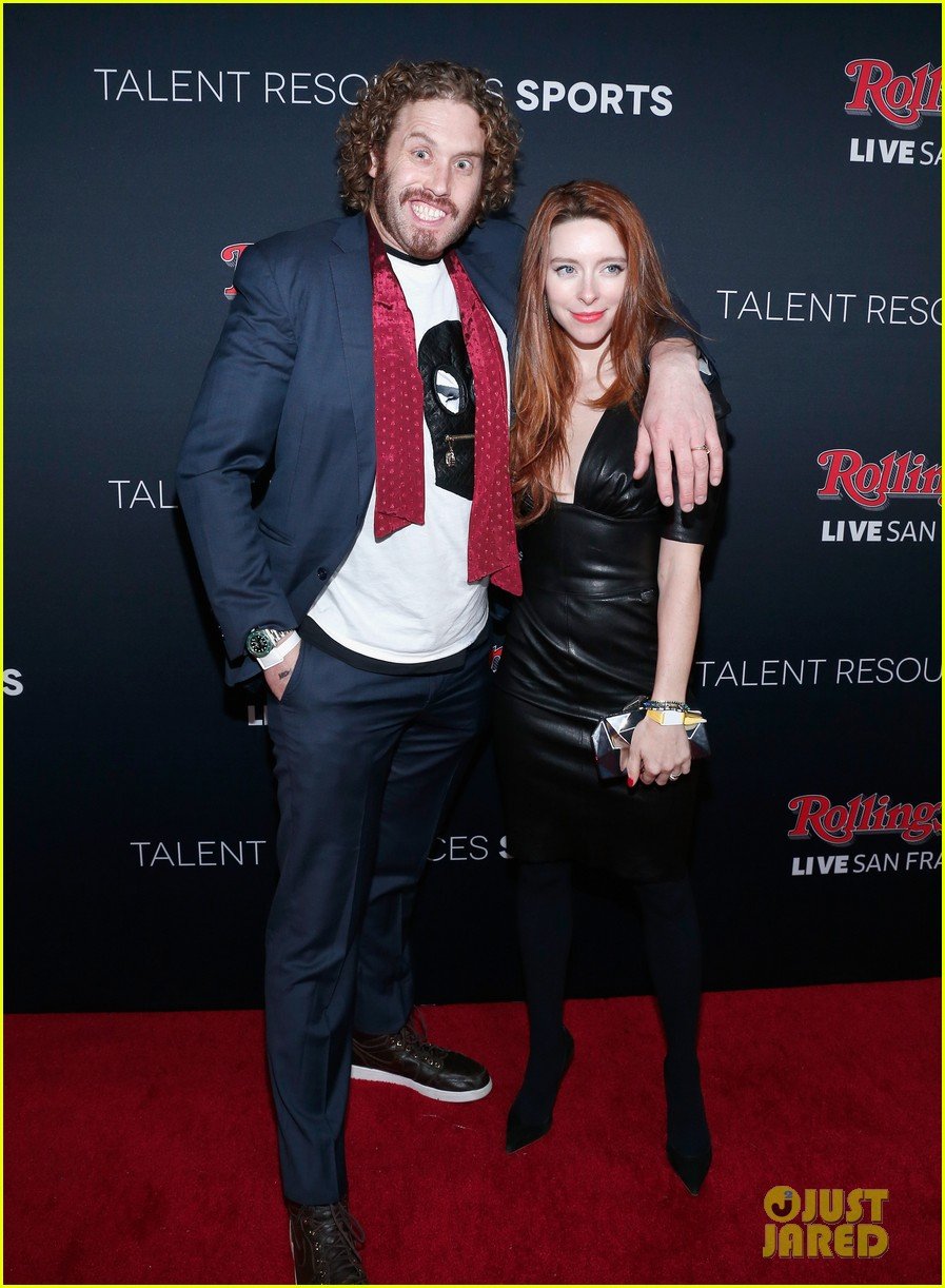 Hailey Baldwin Celebrates Super Bowl 50 at New Era's Party with Jamie ...