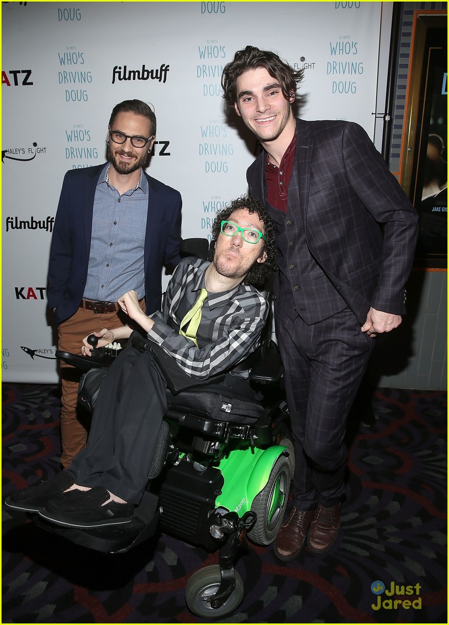 RJ Mitte Calls Out Everyone's Assumptions About Disabilities in ...