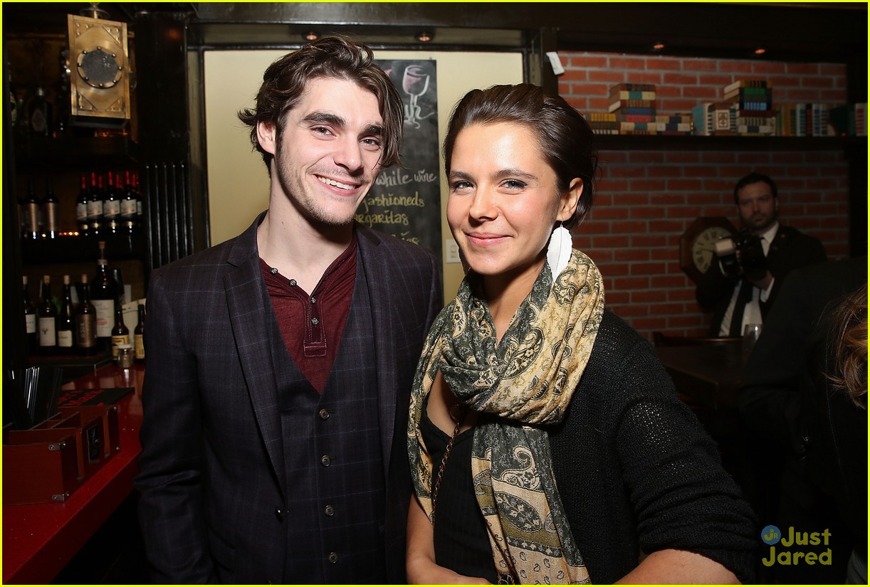 RJ Mitte Calls Out Everyone's Assumptions About Disabilities in ...