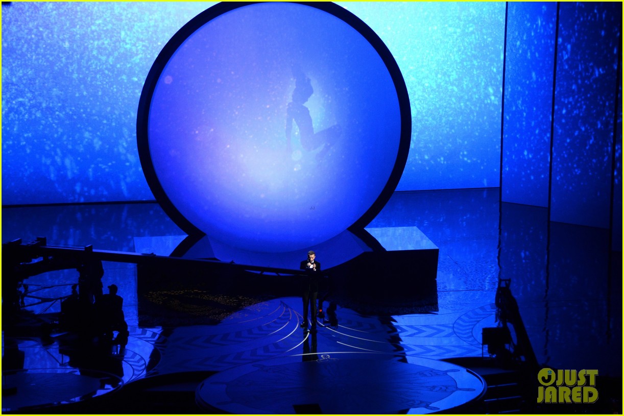 Sam Smith Sings 'Writing's On the Wall' at Oscars 2016 (Video) | Photo ...