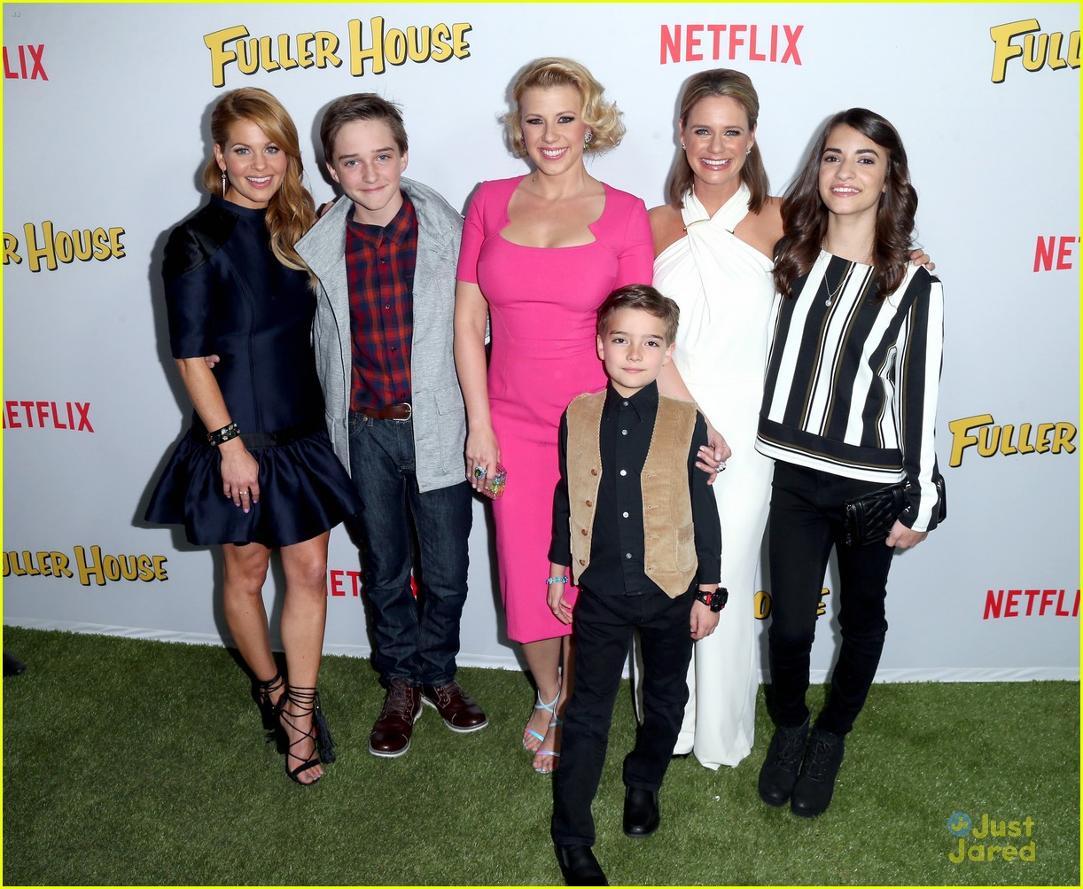 Soni Nicole Bringas Hits 'Fuller House' Premiere at The Grove with Josh ...