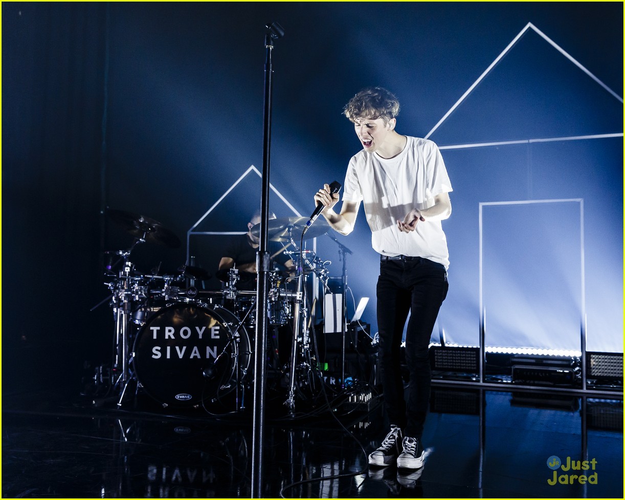 Troye Sivan Says 'Heaven' Is His Favorite Song Off 'Blue Neighborhood ...