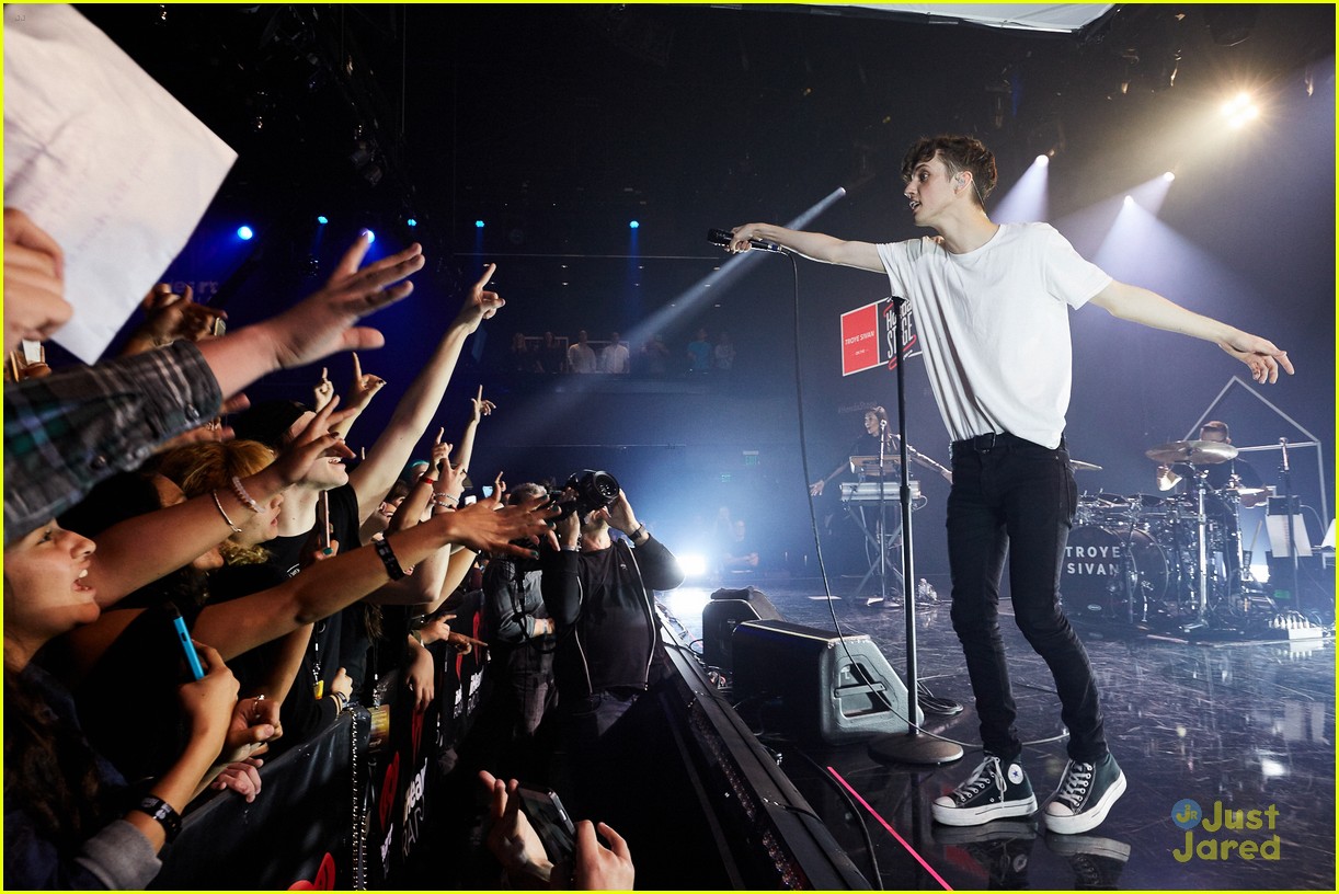 Troye Sivan Says 'Heaven' Is His Favorite Song Off 'Blue Neighborhood ...