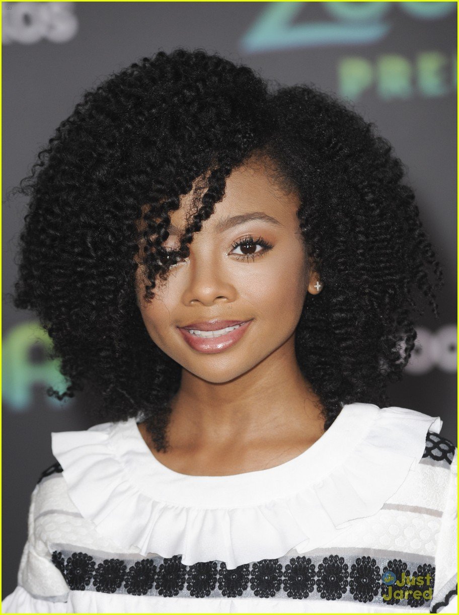 Veronica Dunne & Max Ehrich Make Us Swoon at 'Zootopia' Premiere ...