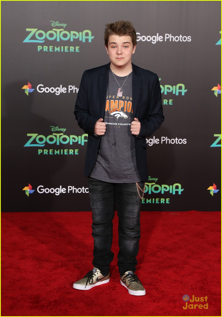 Veronica Dunne & Max Ehrich Make Us Swoon at 'Zootopia' Premiere ...