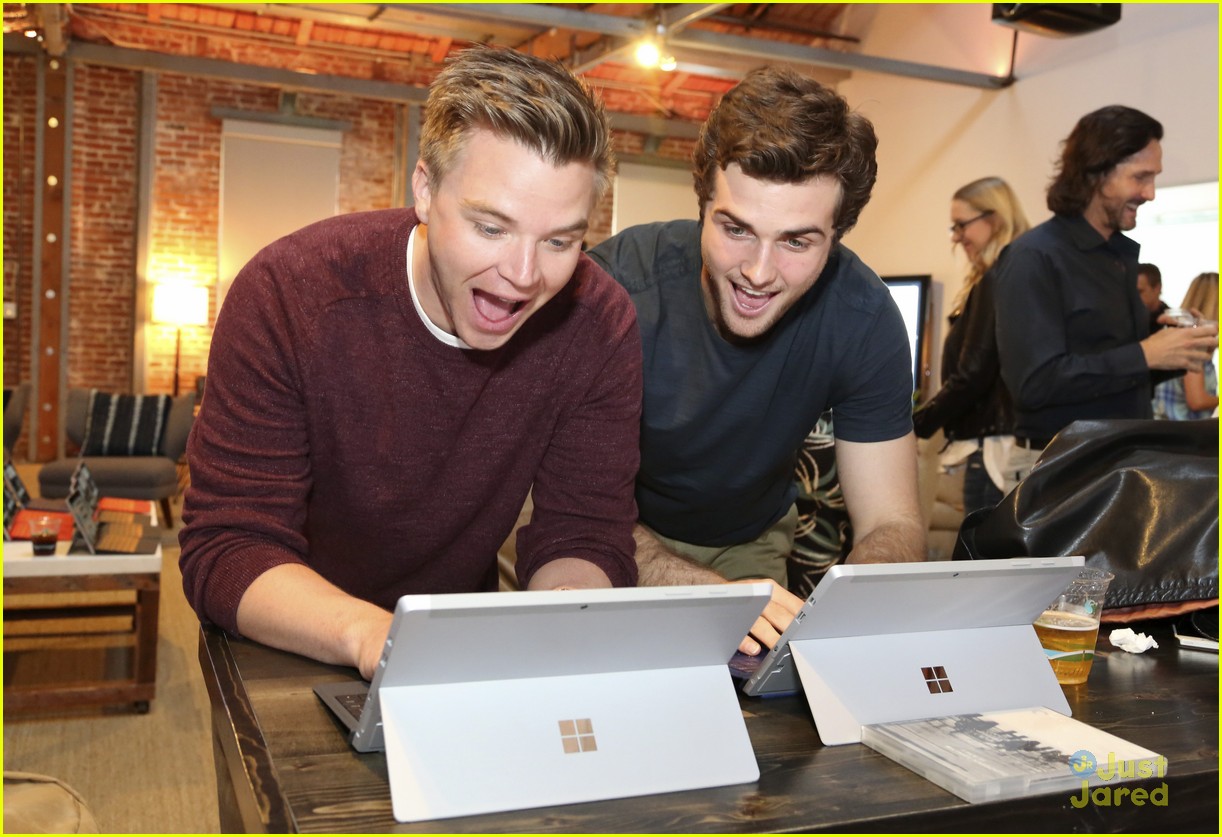 Greer Grammer, Brett Davern & 'Awkward' Stars Host Season Premiere Live ...