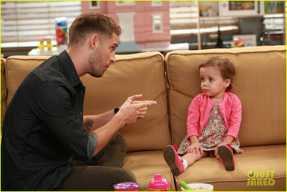 Ben Lets Angela See Emma on Tonight's 'Baby Daddy' | Photo 942185 ...