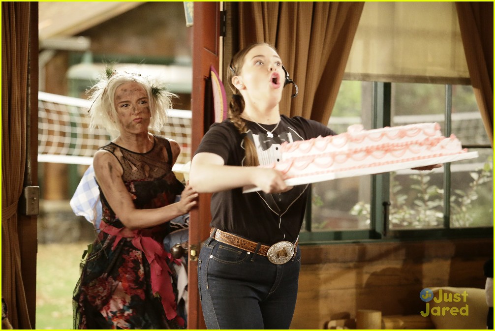 Emma & Lou Start A Catering Company On 'Bunk'D' Tonight | Photo 946477 ...