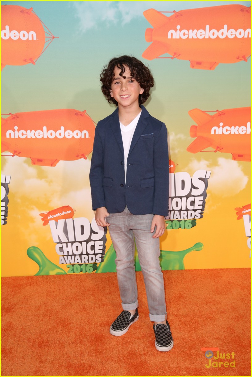 Carson Lueders Hangs With JiffPom at Kids Choice Awards 2016 | Photo ...