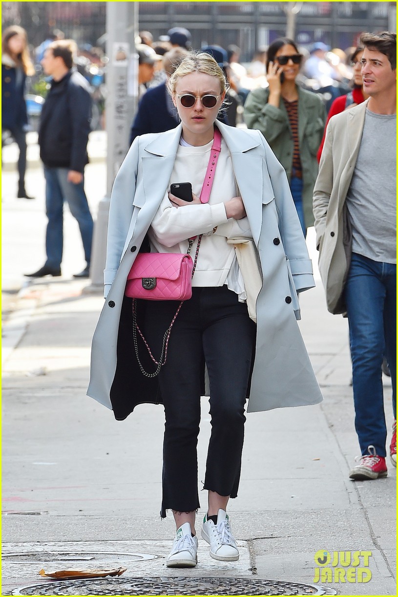 Dakota Fanning Introduces Dog Lewellen on Instagram | Photo 946548 ...