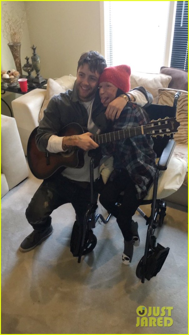 Drew Chadwick Flies to Meet Sick Emblem3 Fan | Photo 948156 - Photo ...