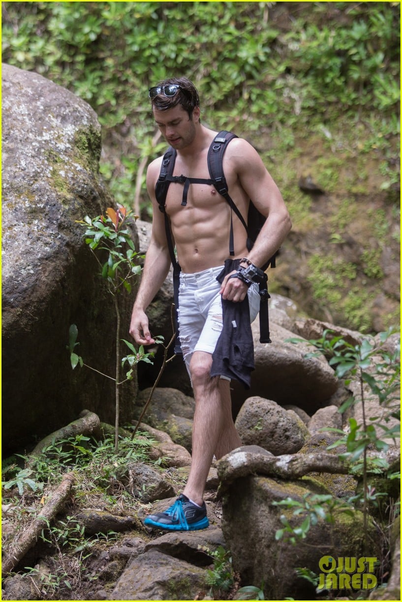 Pierson Fode Puts His Six-Pack on Display in Hawaii | Photo 948016 ...