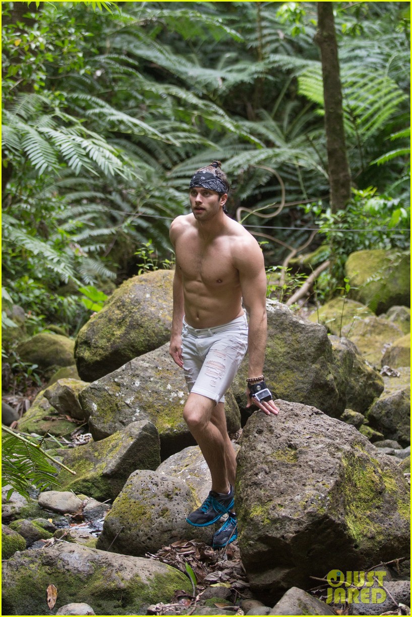 Pierson Fode Puts His Six-Pack on Display in Hawaii | Photo 948035 ...