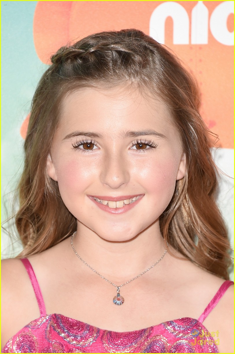 Francesca Capaldi Wears High Heels for Kids Choice Awards 2016 | Photo ...