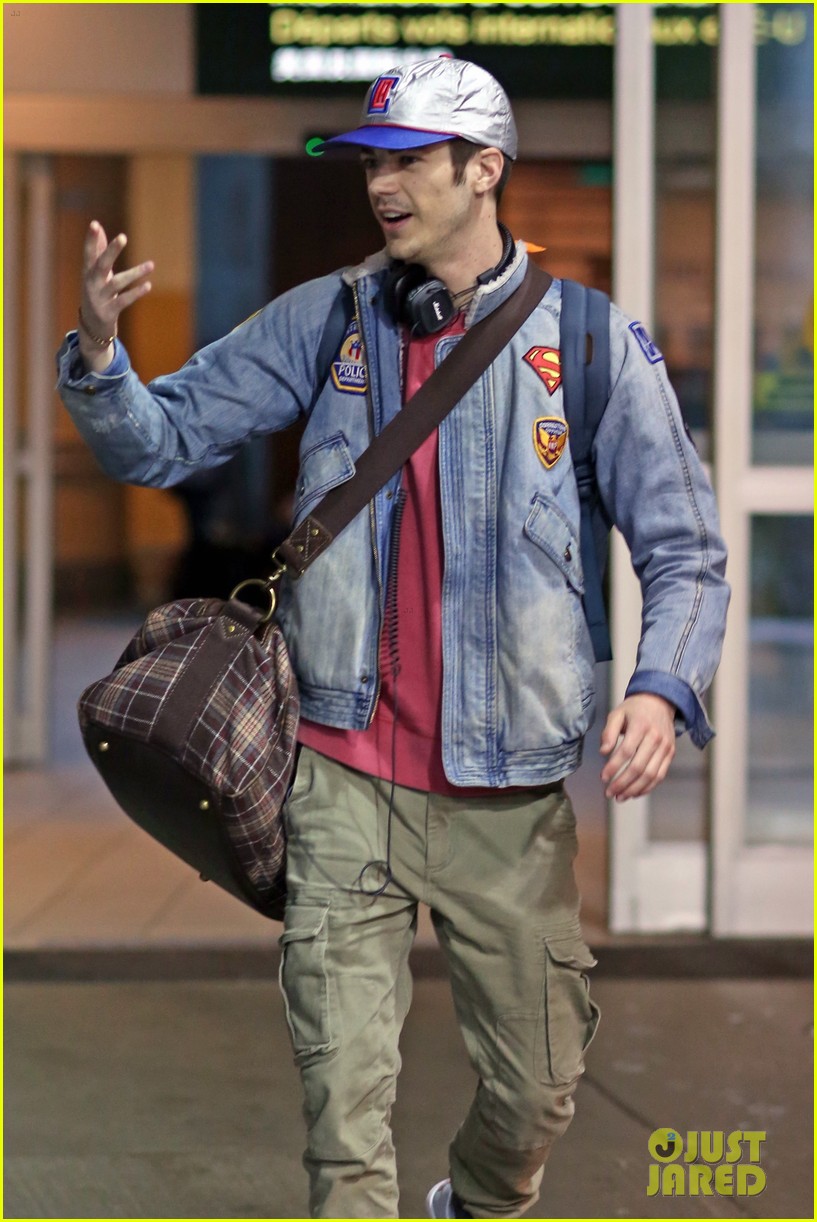 Full Sized Photo of grant gustin back to vancouver 11 | Grant Gustin ... Full Sized Photo of grant gustin back to vancouver 11 | Grant Gustin ...