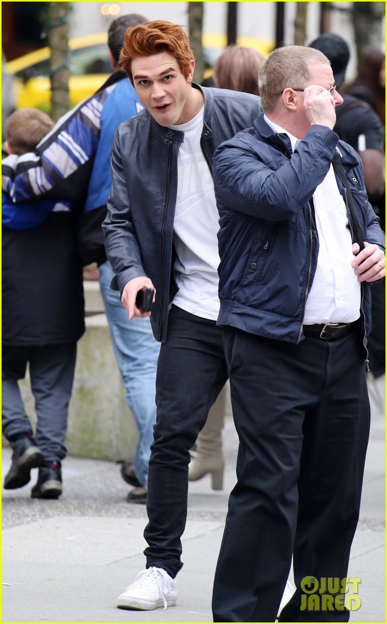 KJ Apa Shows Off Red Archie Hair in Vancouver! | Photo 945361 - Photo ...