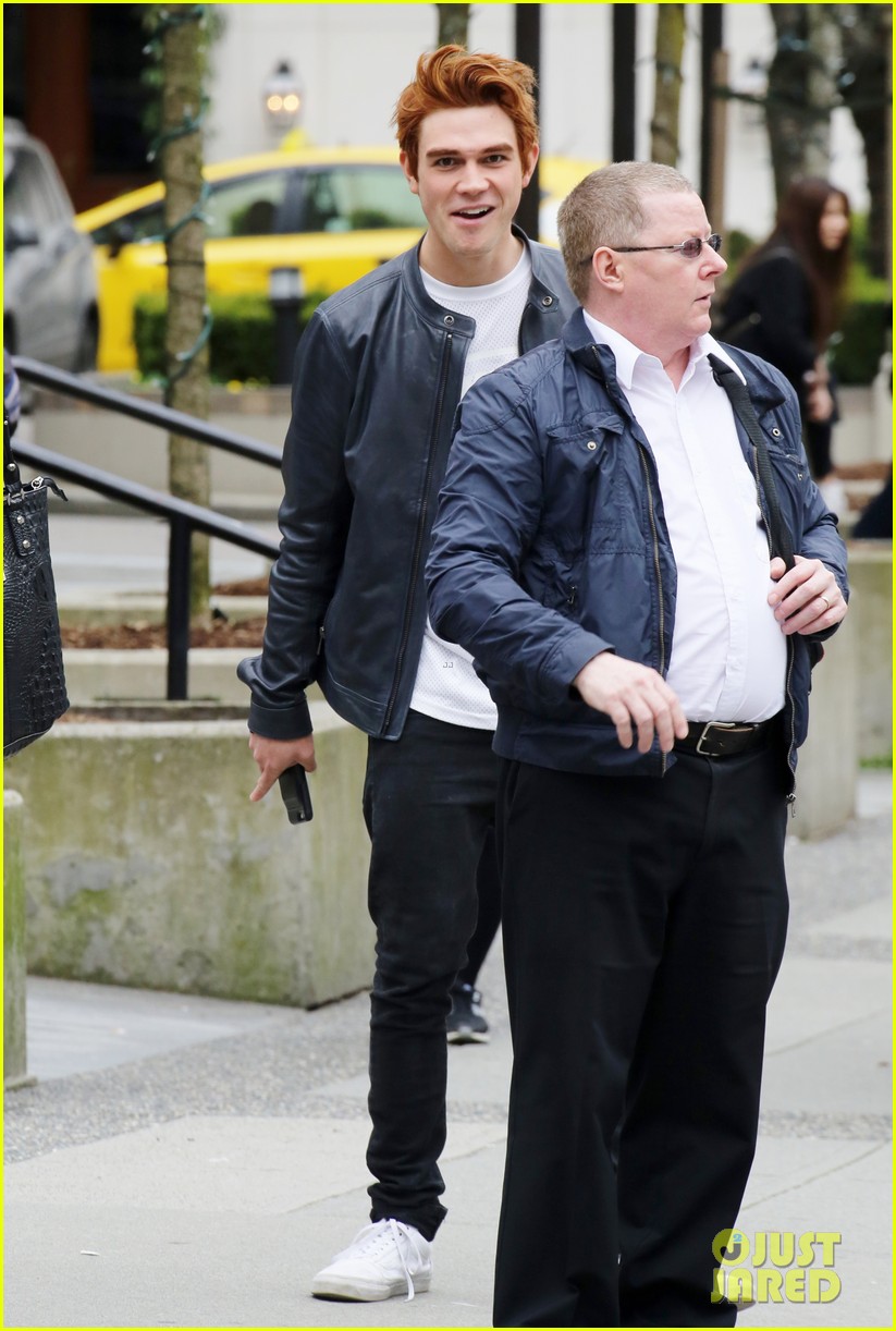 KJ Apa Shows Off Red Archie Hair in Vancouver! | Photo 945364 - Photo ...