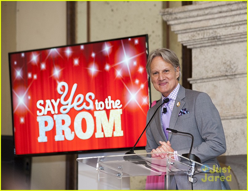 Laura Marano Joins TLC's Say Yes To The Prom Event; Makes Prom Dreams ...