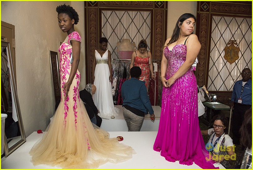 Laura Marano Joins TLC's Say Yes To The Prom Event; Makes Prom Dreams ...