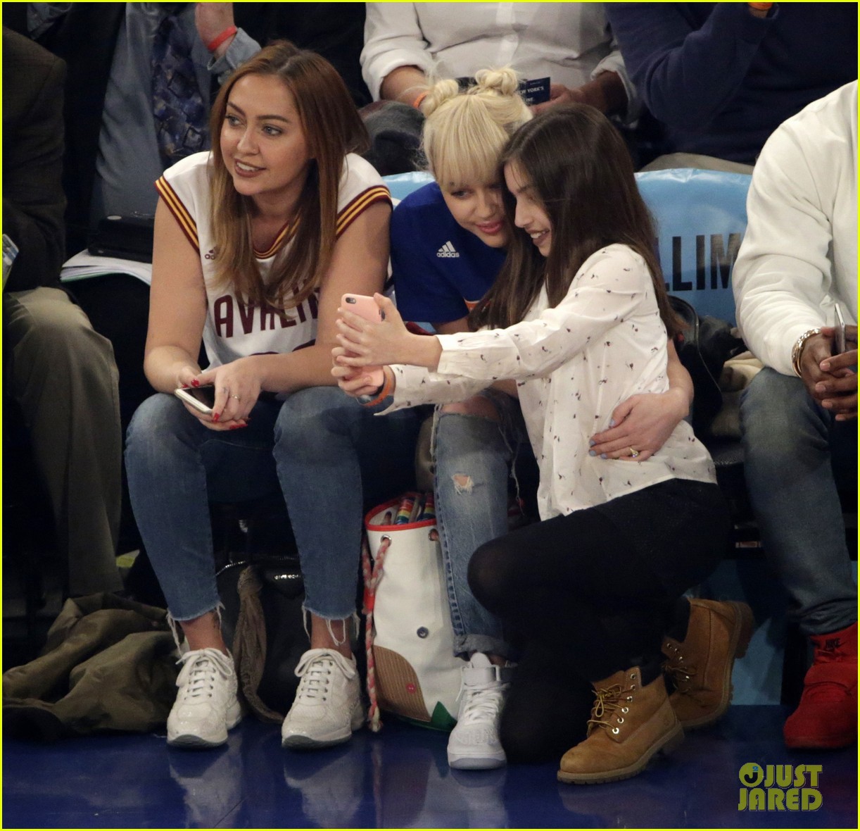 Miley Cyrus Shows Off New Engagement Ring At NY Knicks Game in NYC ...