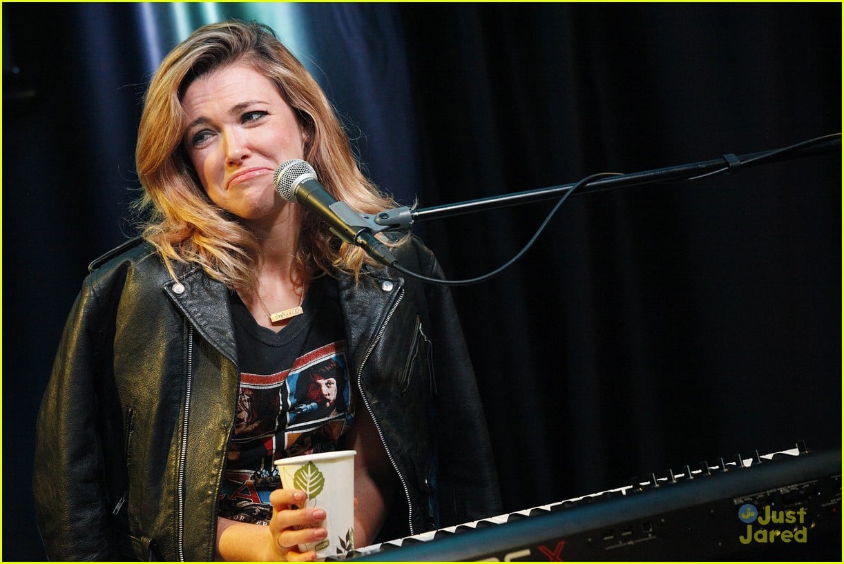 Rachel Platten's Fans Take Care of Her On Tour While She's Sick | Photo ...