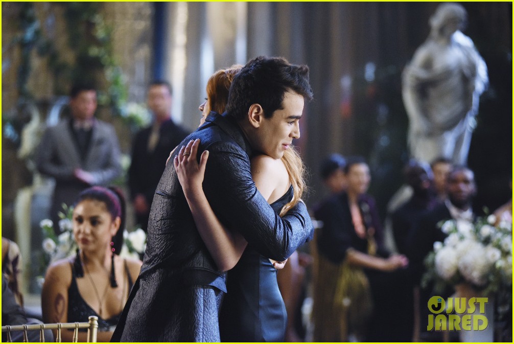 Magnus Shows Up to Alec's Wedding on Tonight's 'Shadowhunters'! | Photo ...