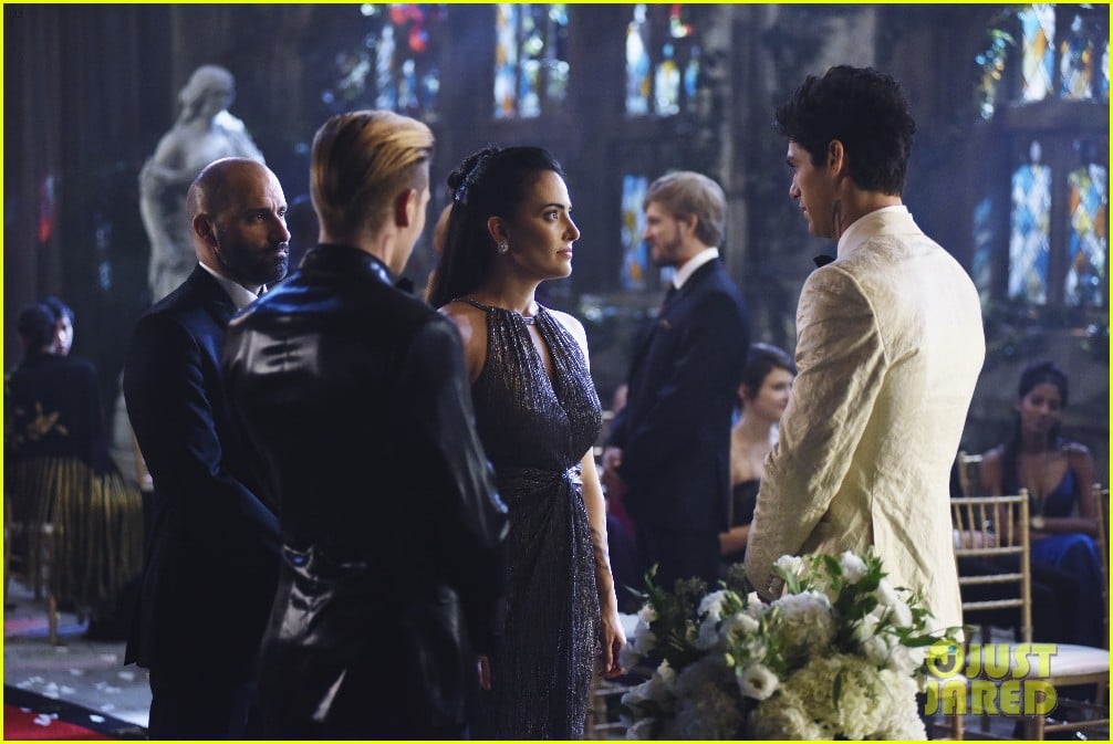 Magnus Shows Up to Alec's Wedding on Tonight's 'Shadowhunters'! | Photo ...
