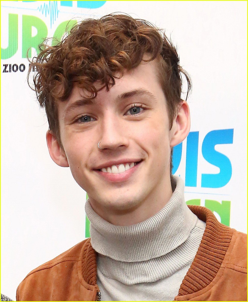 Full Sized Photo of troye sivan elvis duran morning show 02 | Troye ...