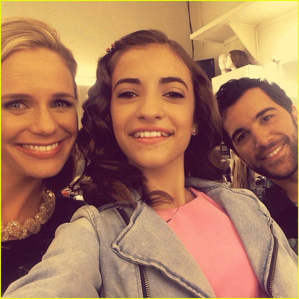 Soni Nicole Bringas Posts Cute 'Fuller House' Family Photo | Photo ...