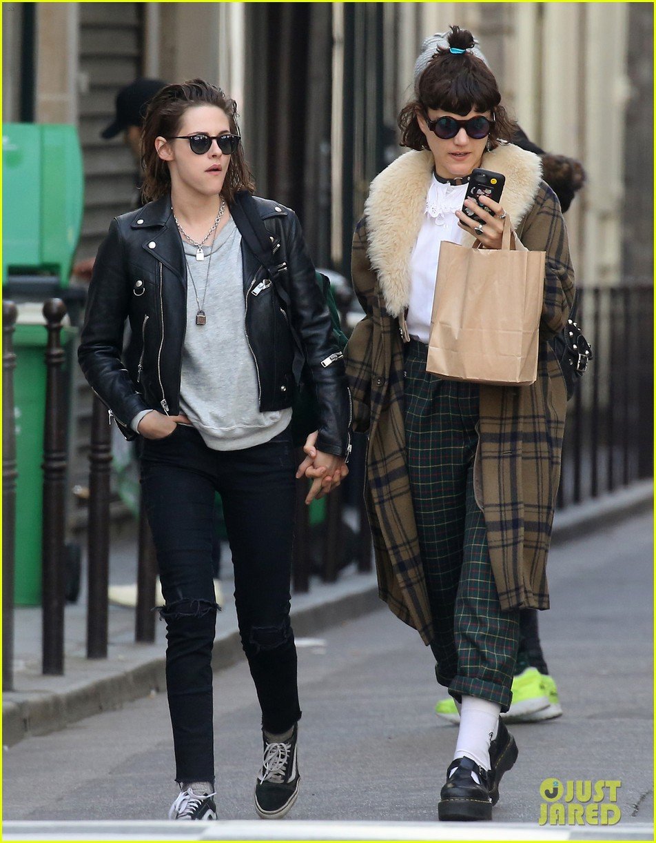 Kristen Stewart Gets a Kiss From Rumored Girlfriend Soko | Photo 942208 ...