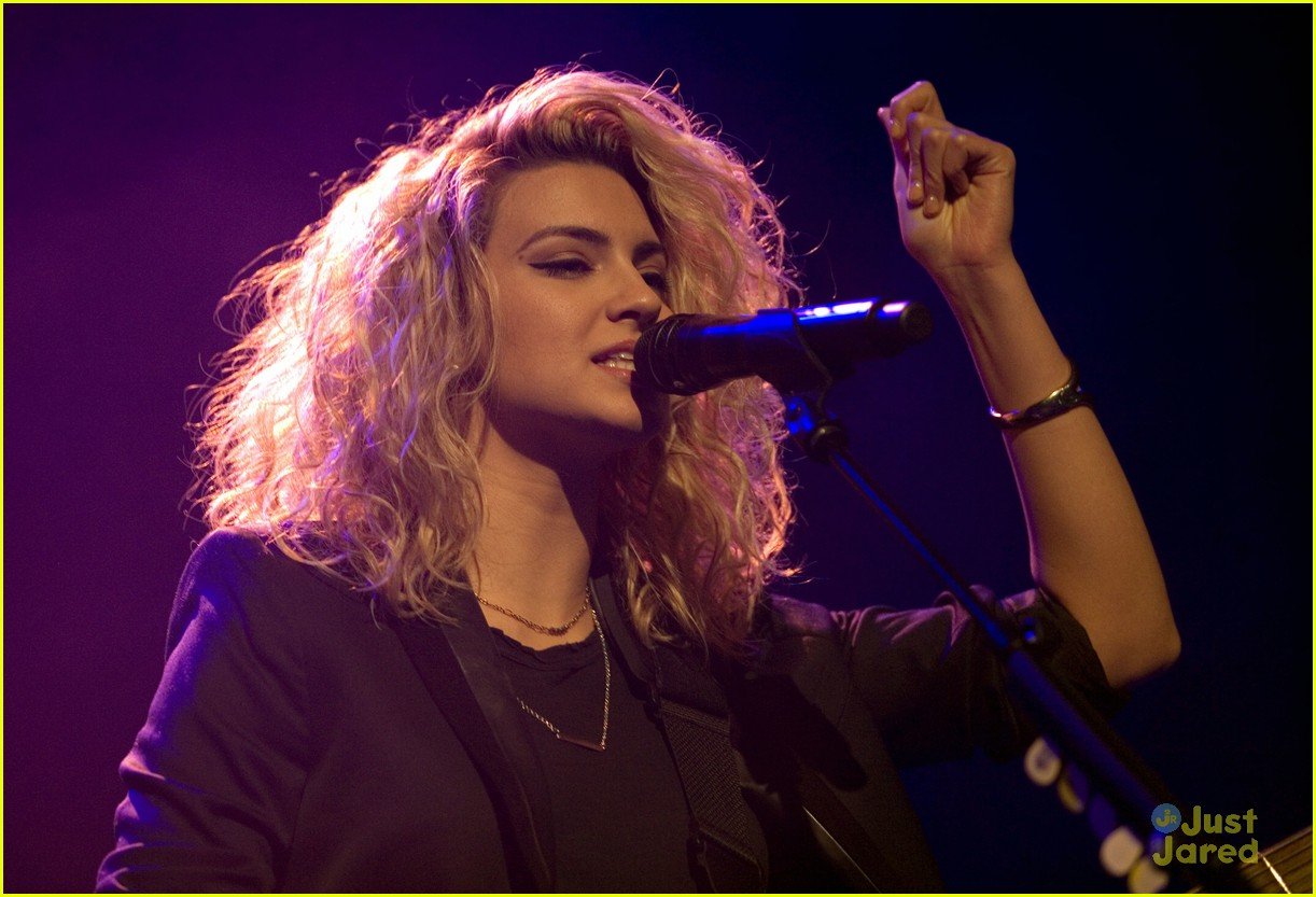 Tori Kelly 'Had To Laugh' at The Internet's Reaction To Her Reaction at the Grammys 2016 | Photo ...