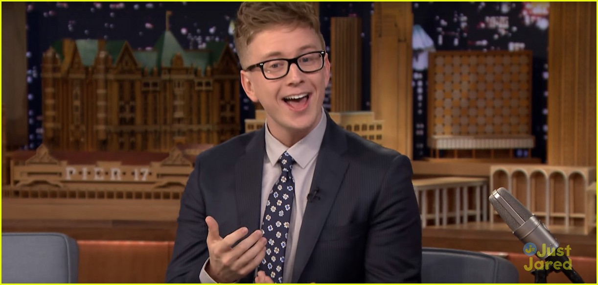 Tyler Oakley Face Swaps With Jimmy Fallon on 'Tonight Show' | Photo ...